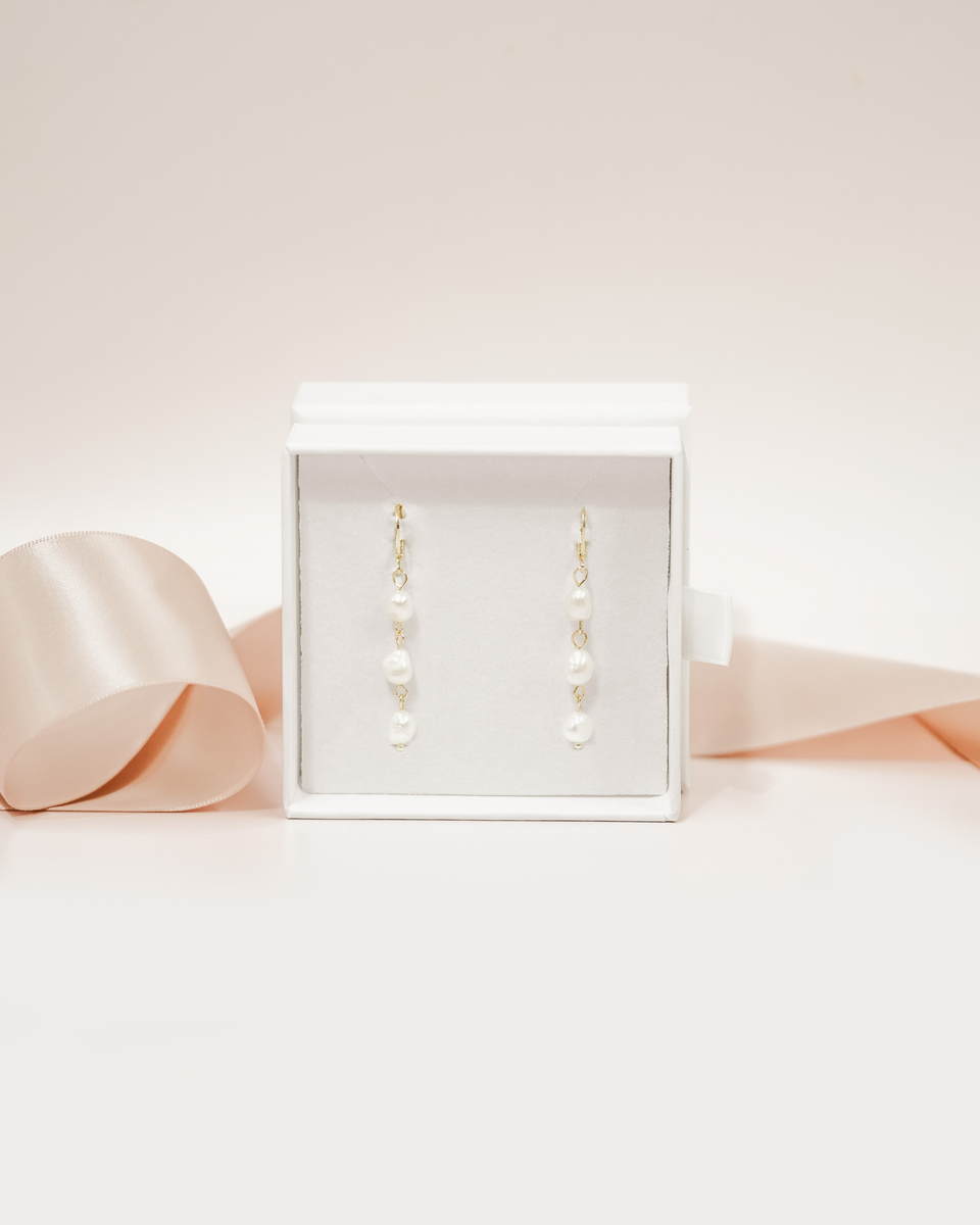 Amelia Pearl Drop Earrings| Bridesmaid Pearl Earrings – Bride Tribes